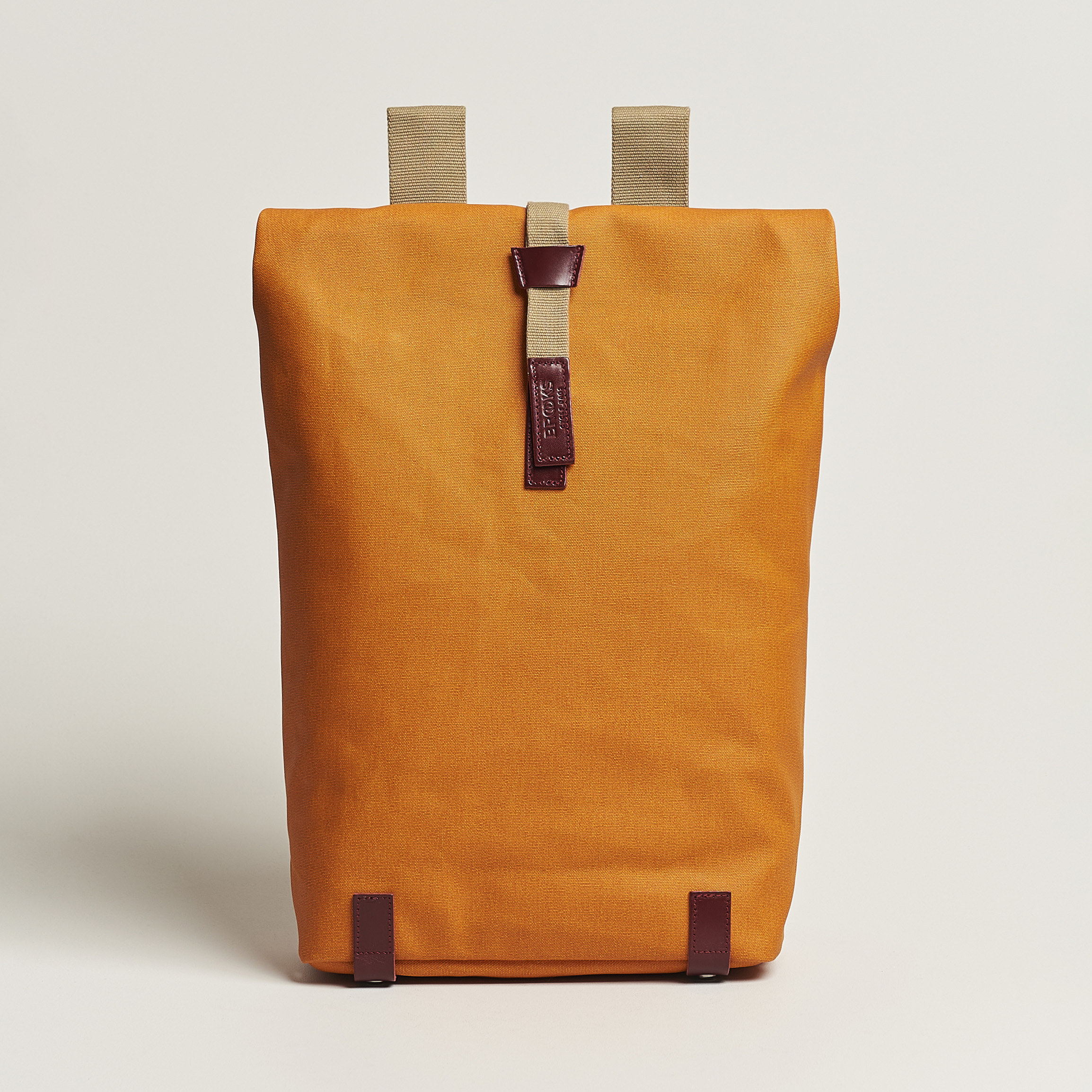 Brooks England Pickwick Cotton Canvas 26L Backpack Goose Beak/Maroon hos Ca