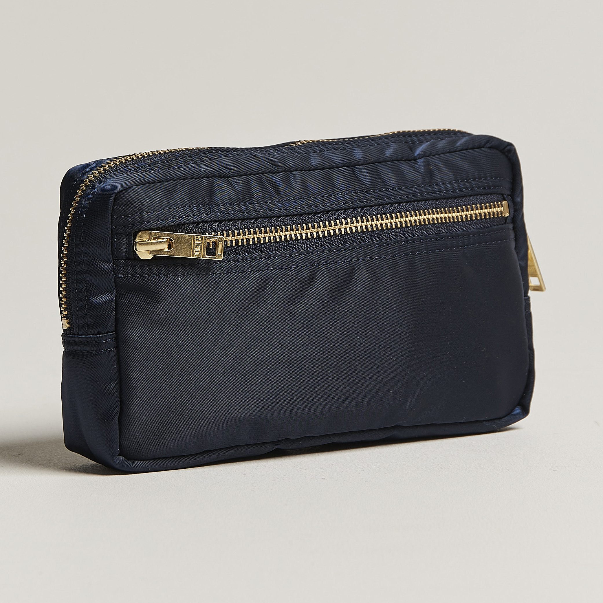 Porter-Yoshida & Co. Tanker Pouch Iron Blue hos CareOfCarl.no