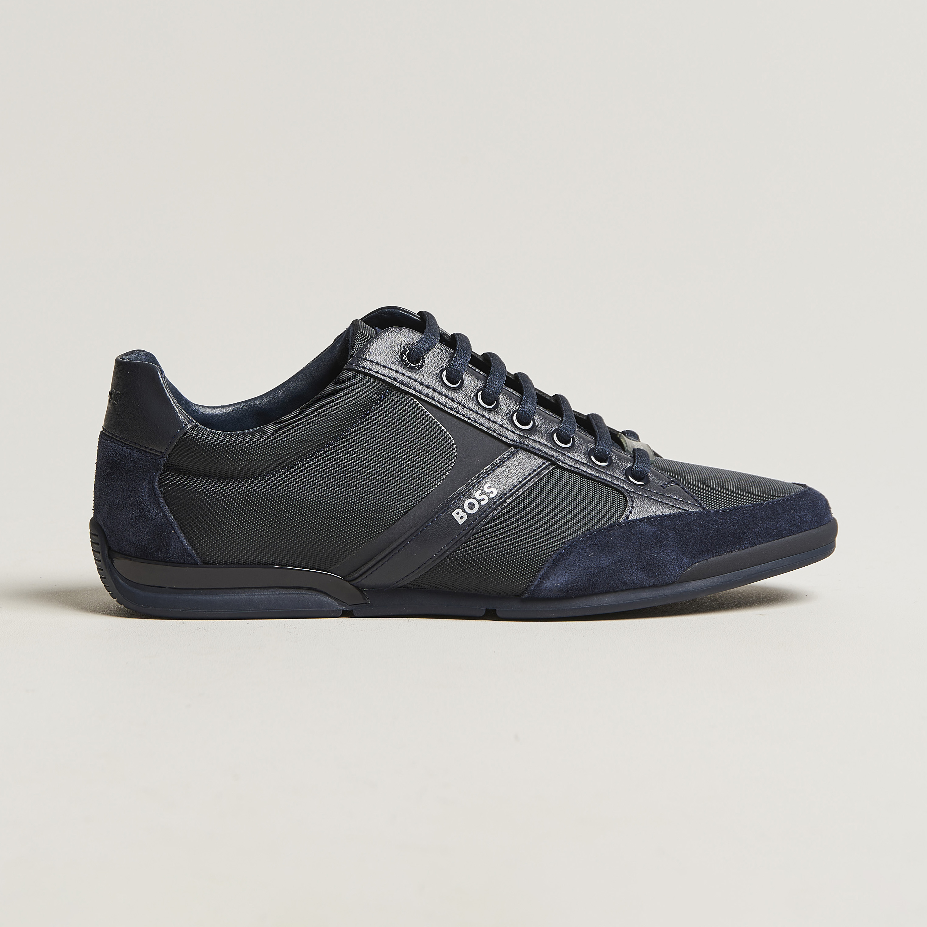 Saturn Low Sneaker Navy hos CareOfCarl.no