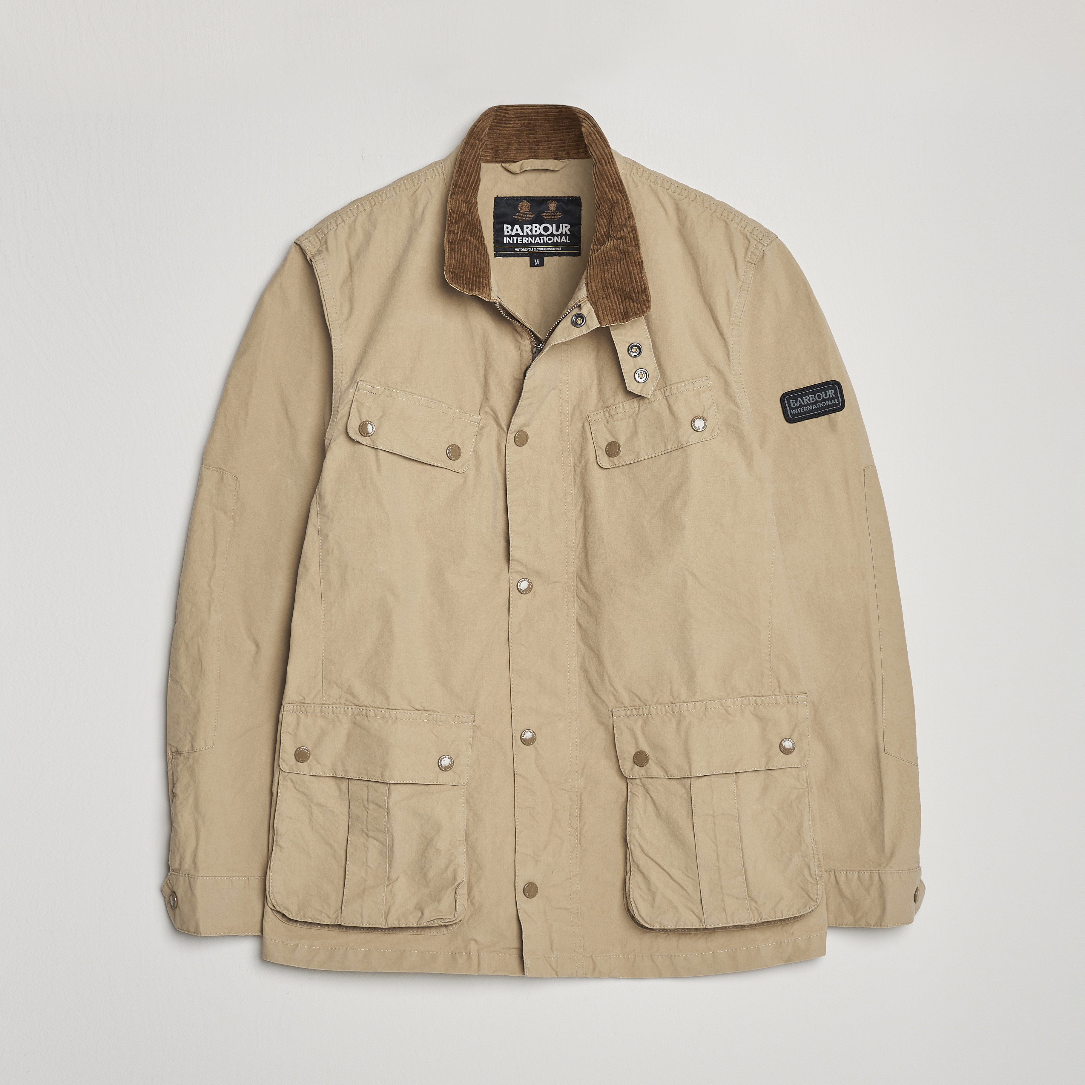 Barbour International Summer Wash Duke Jacket Beige hos CareOfCarl.no