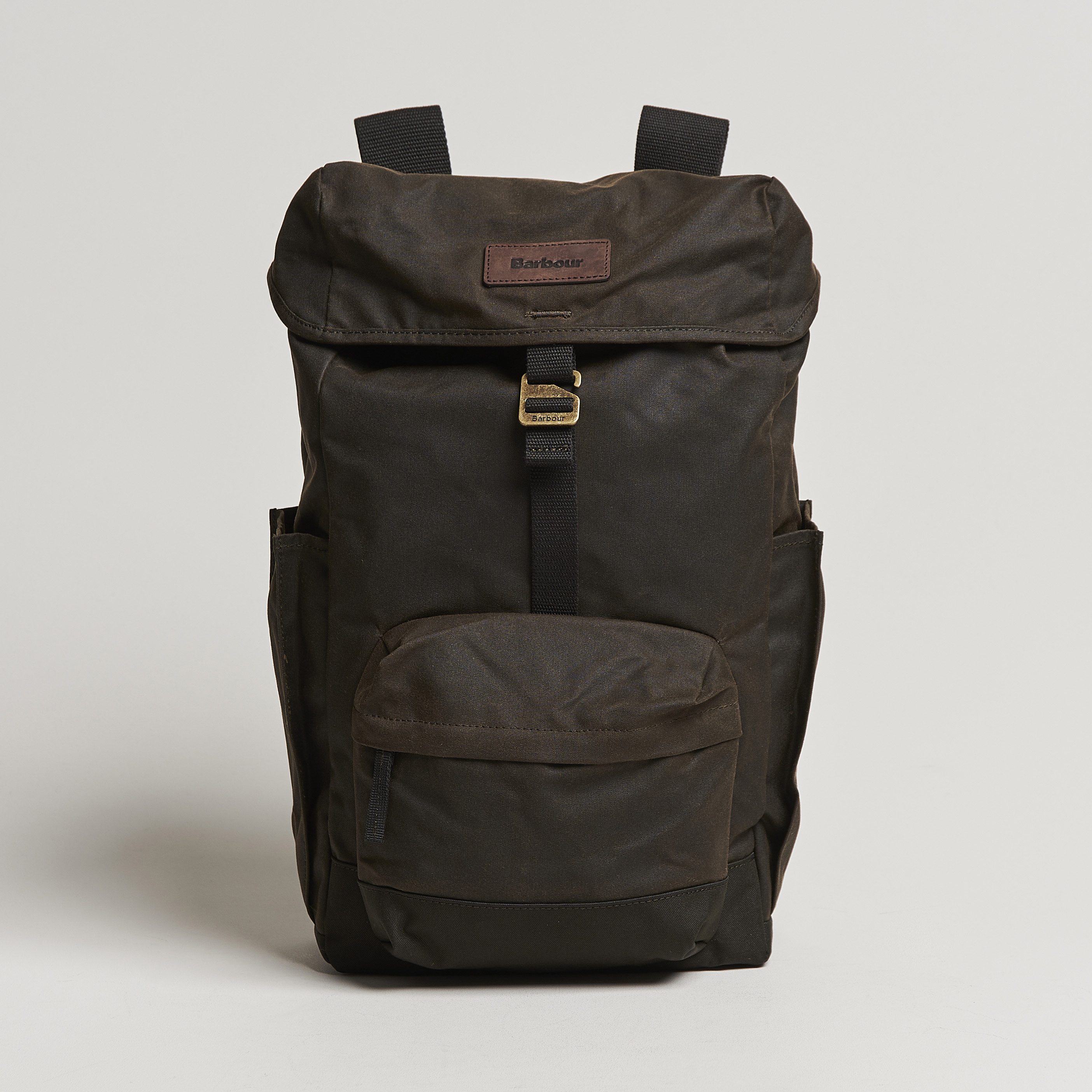 Barbour Lifestyle Essential Waxed Backpack Olive hos CareOfCarl.no