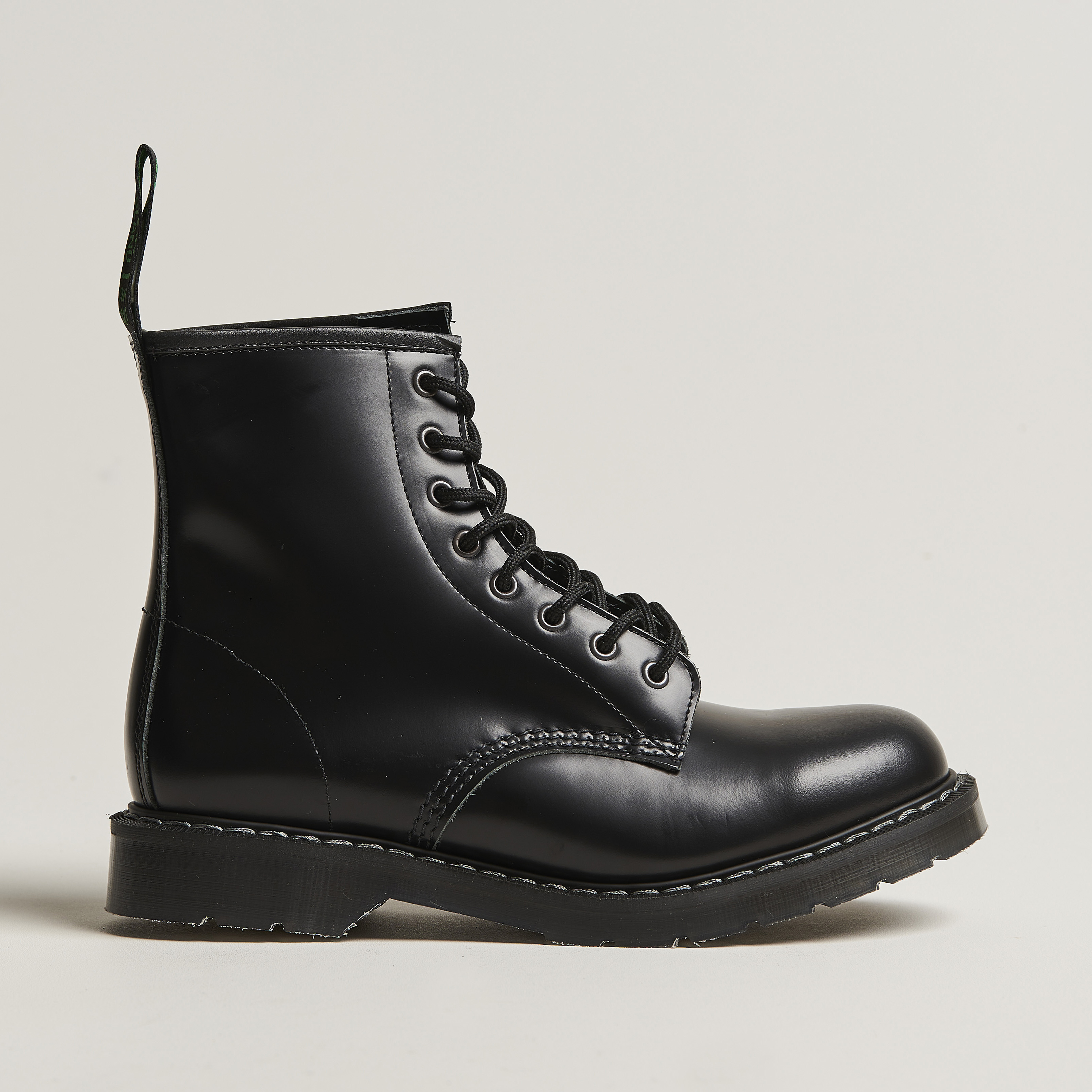 Solovair 8 Eye Derby Boot Black Shine hos CareOfCarl.no