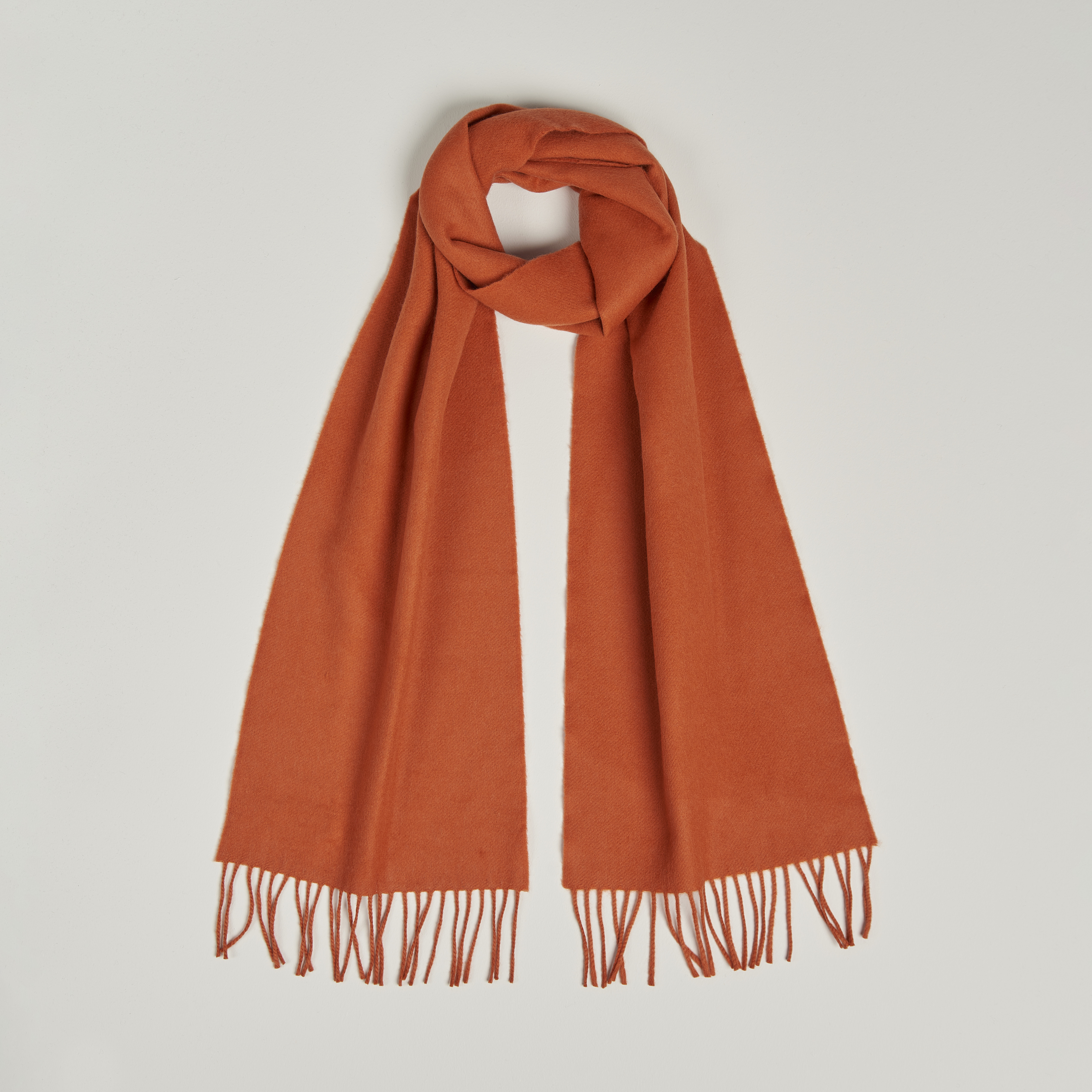 Begg & Co Vier Lambswool/Cashmere Solid Scarf Orange hos CareOfCarl.no