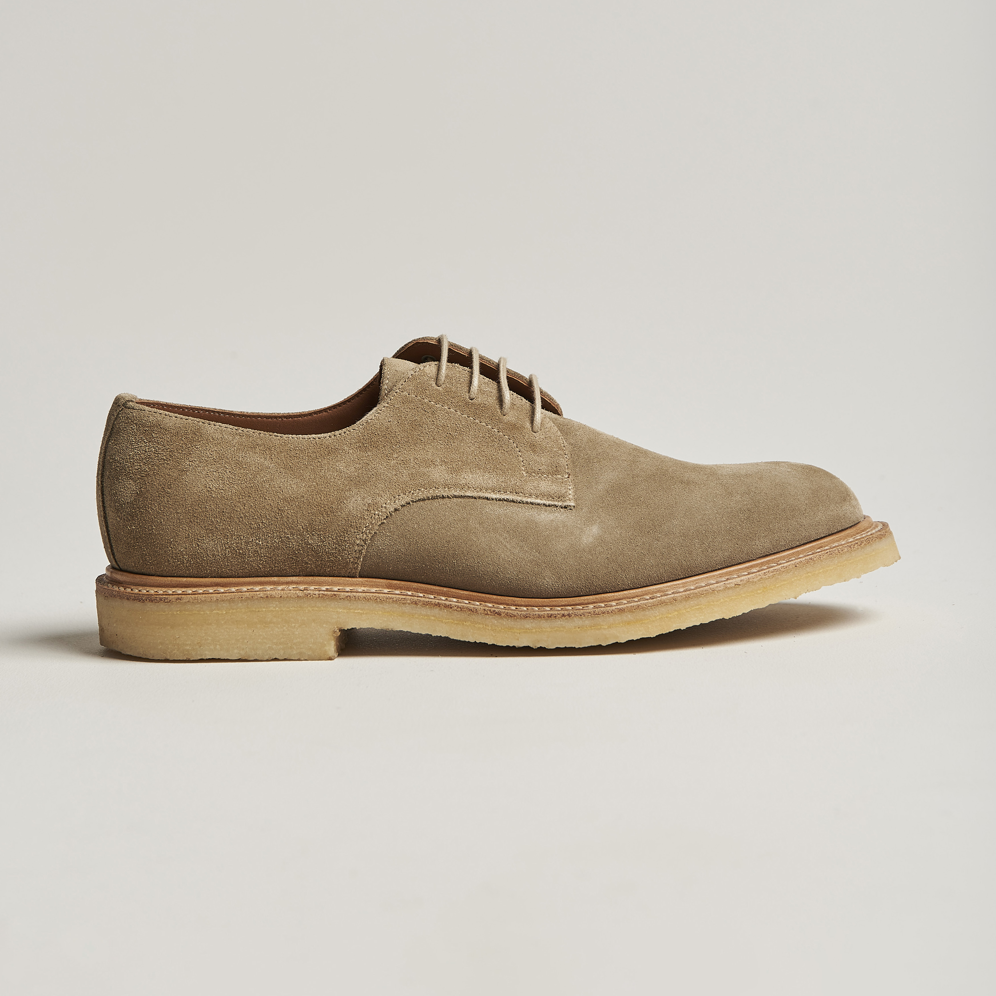 Sanders Archie Gibson Suede Derby Dirty Buck hos CareOfCarl.no