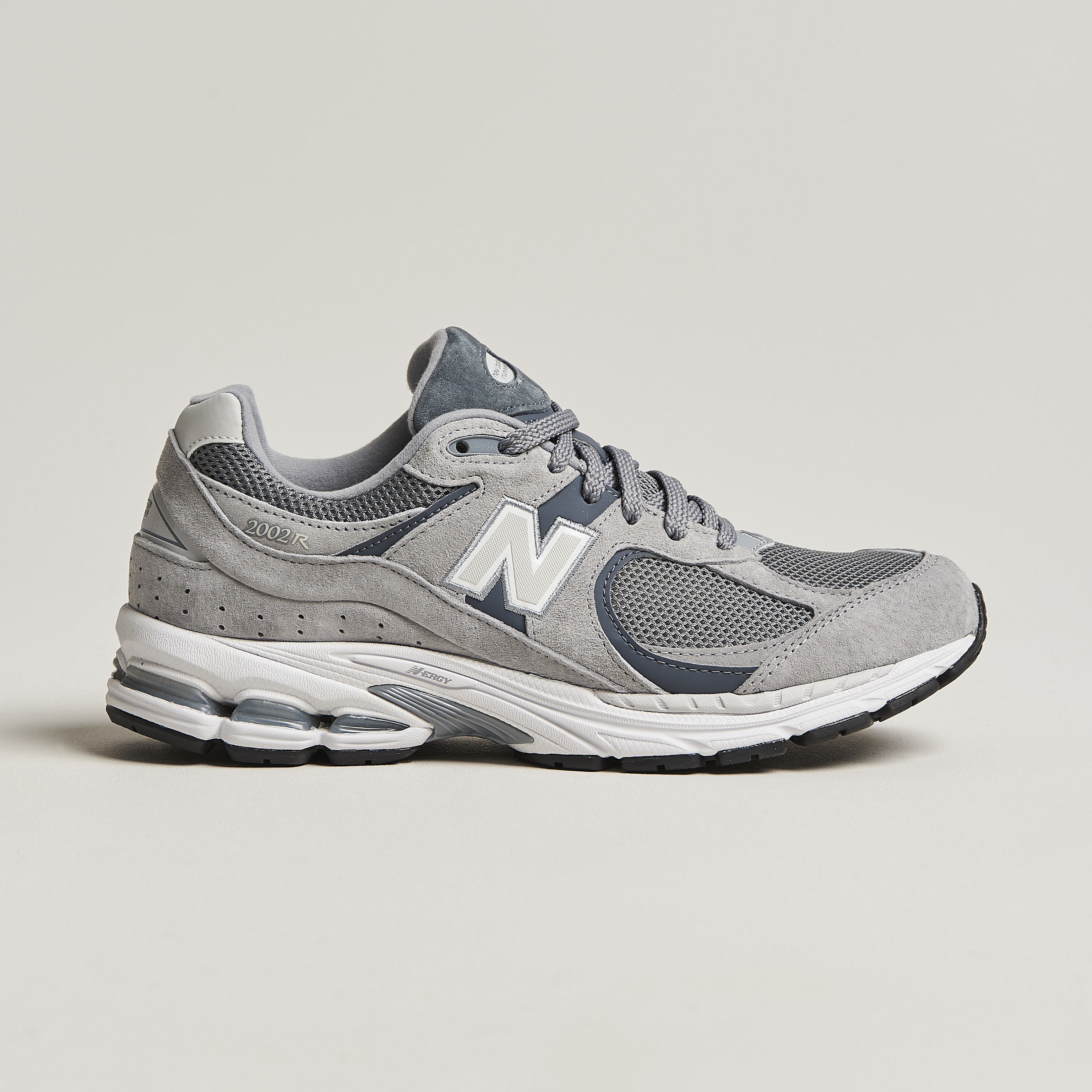 New Balance 2002R Sneakers Steel hos CareOfCarl.no