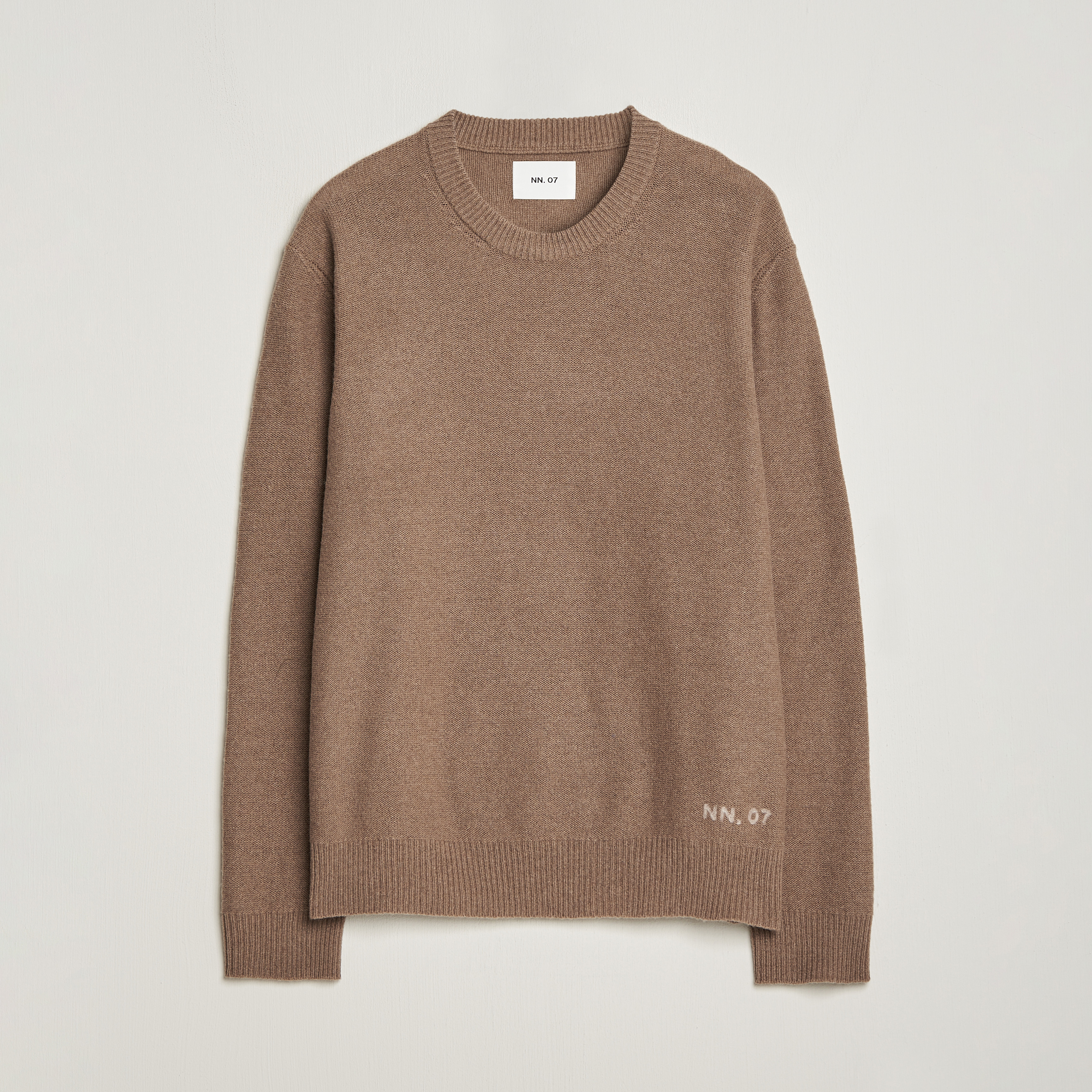 NN07 Nigel Lambswool Crew Neck Pullover Shitake hos CareOfCarl.no