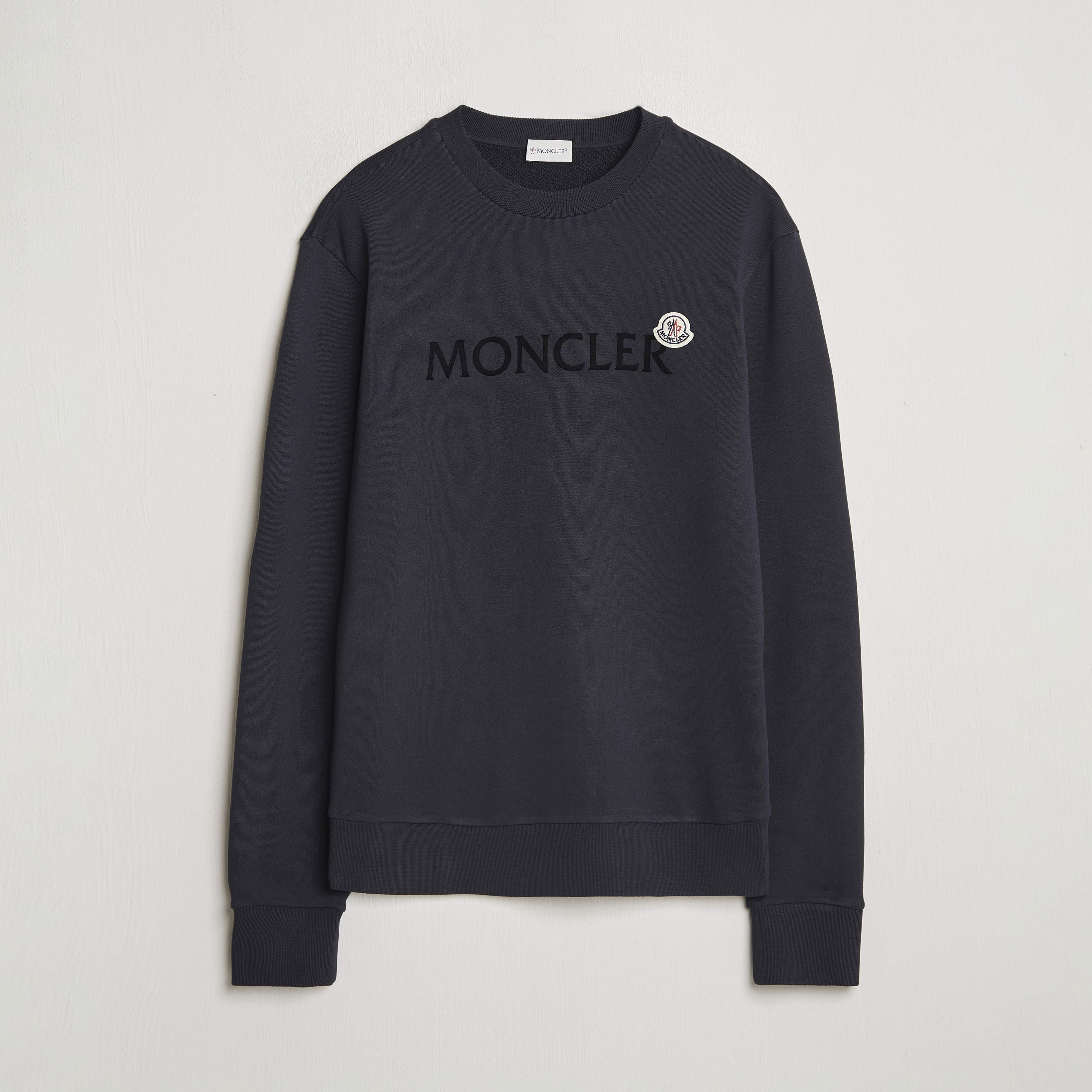 Moncler Lettering Logo Sweatshirt Navy hos CareOfCarl.no