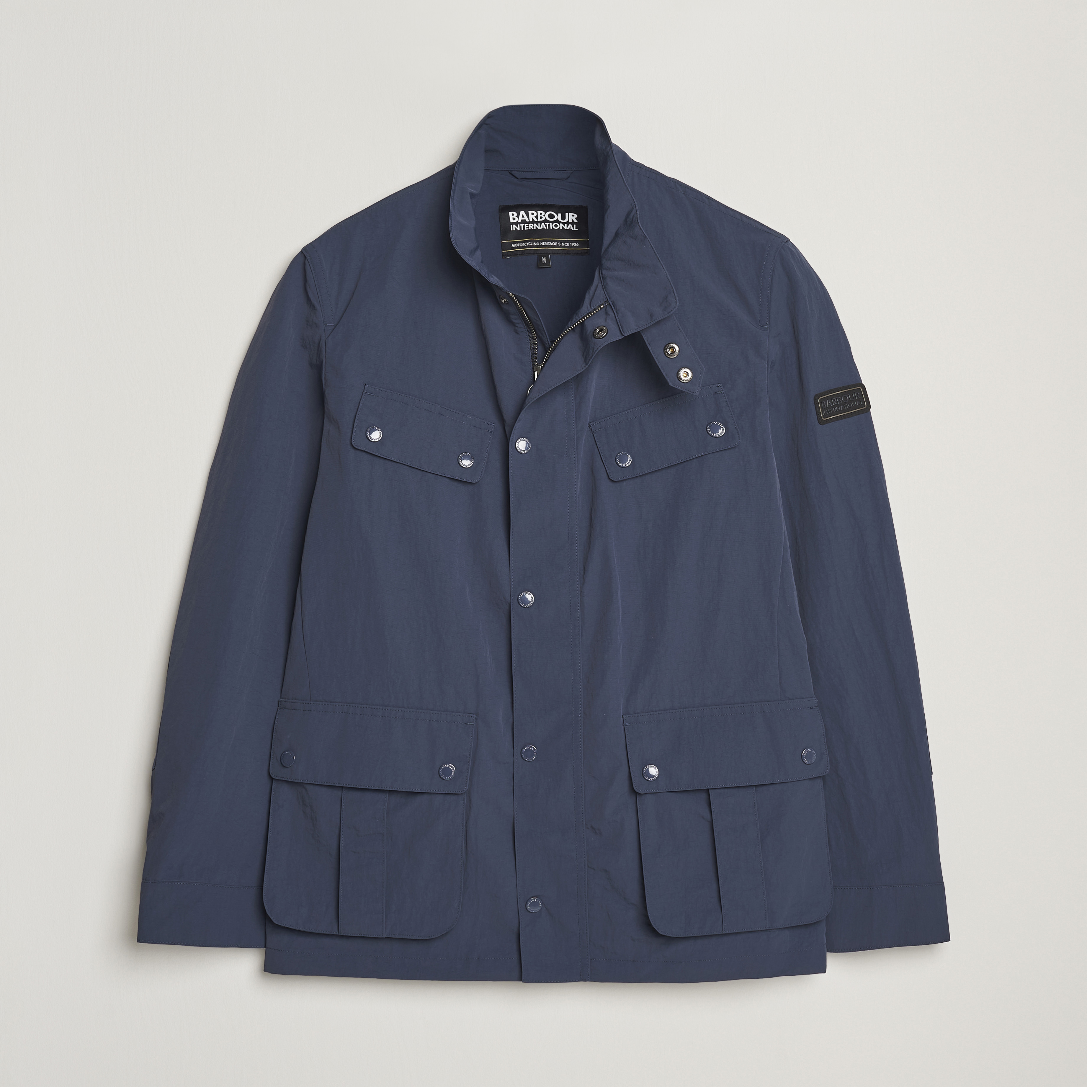 Barbour International Modern Showerproof Duke Jacket Navy hos CareOfCarl.no