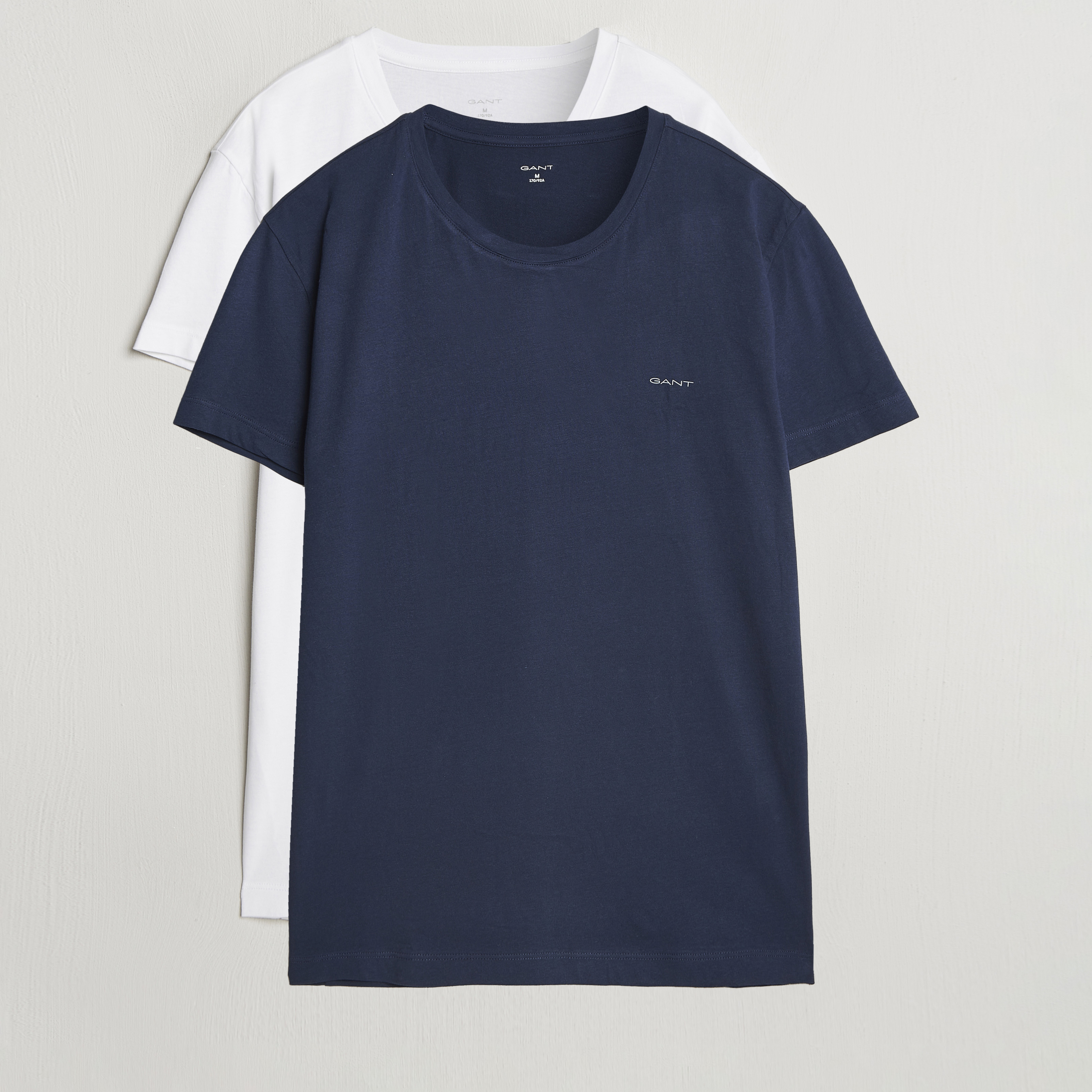 GANT 2-Pack V-Neck T-shirt White hos CareOfCarl.no