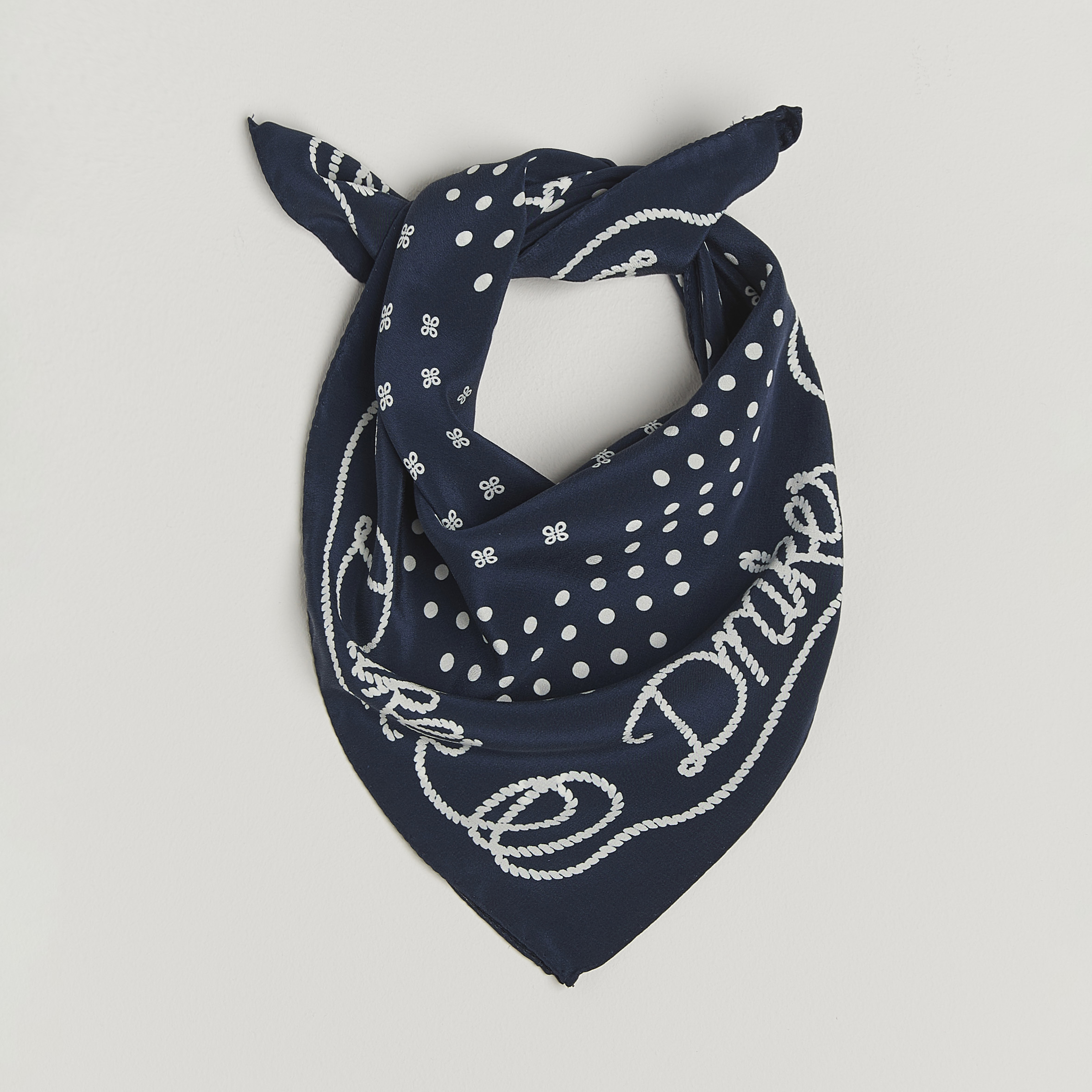 Drake's Robe Border Silk Bandana Navy hos CareOfCarl.no