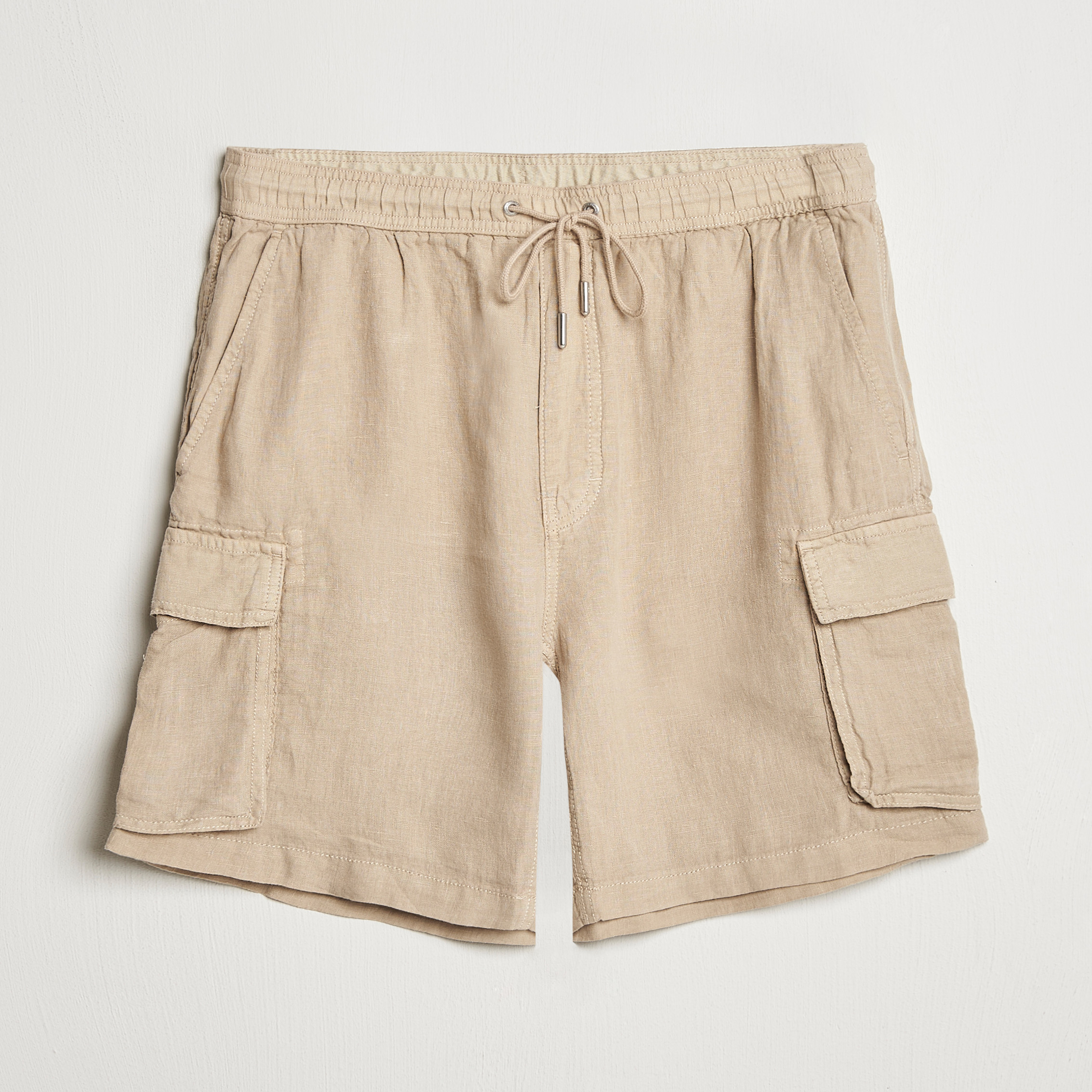 GANT Regular Fit Linen Cargo Shorts Concrete Beige hos CareOfCarl.no