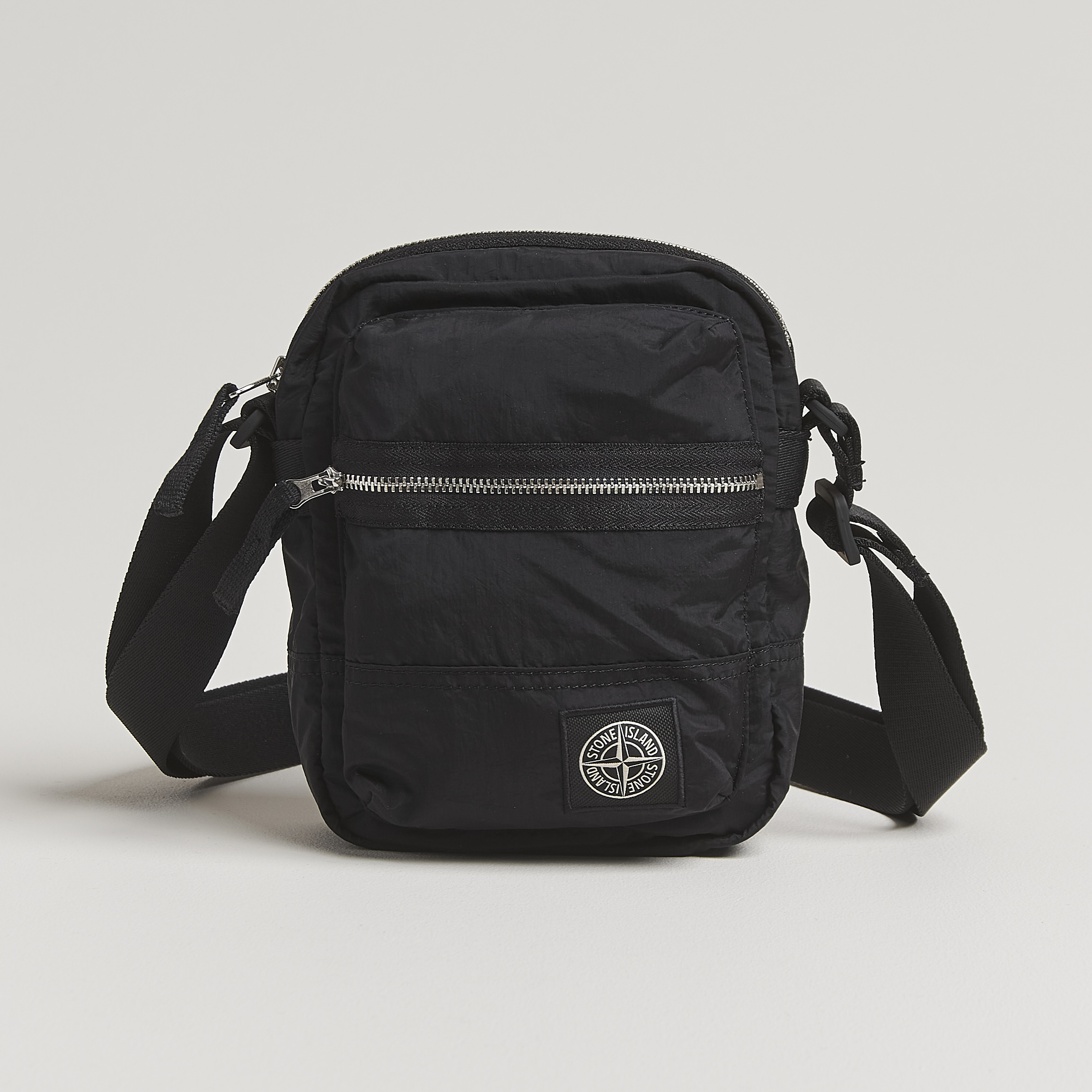 Stone IslandNylon Metal Cross Body BagBlack hos CareOfCarl.no