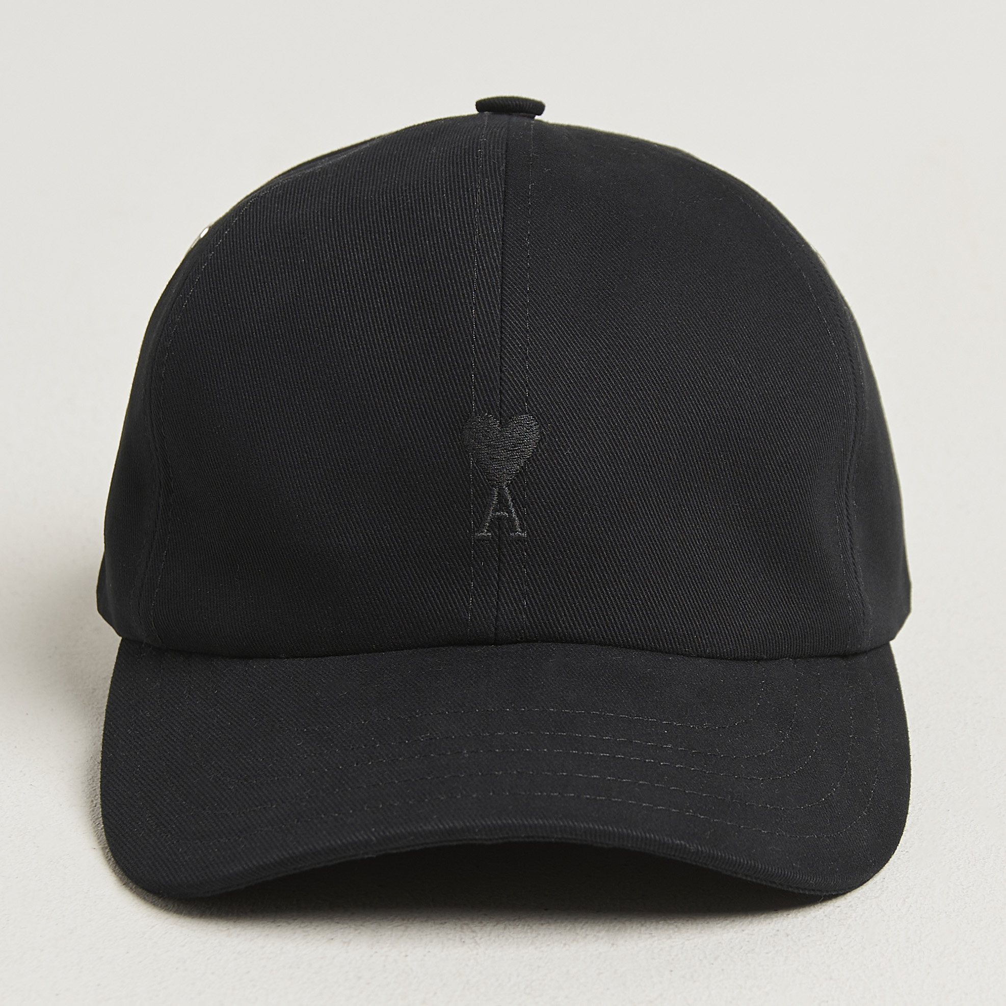 AMI Black Heart Logo Cap Black hos CareOfCarl.no