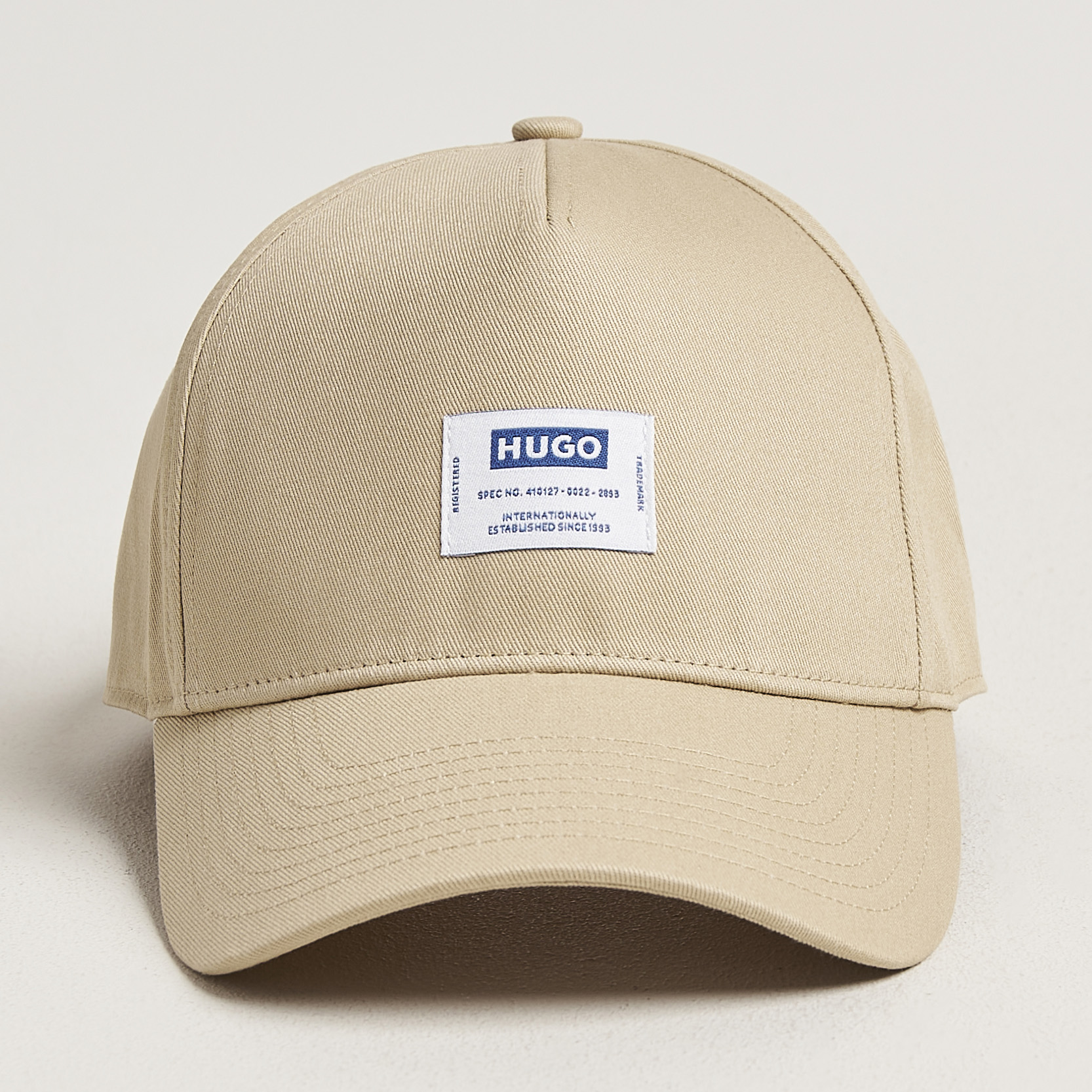 HUGO Merk Logo Cap Medium Beige hos CareOfCarl.no