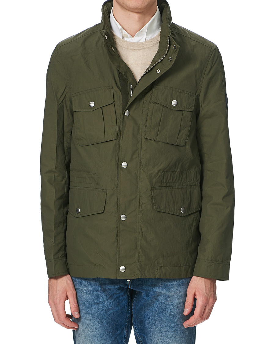 GANT Nylon Four Pocket Field Jacket Dark Leaf hos CareOfCarl.no