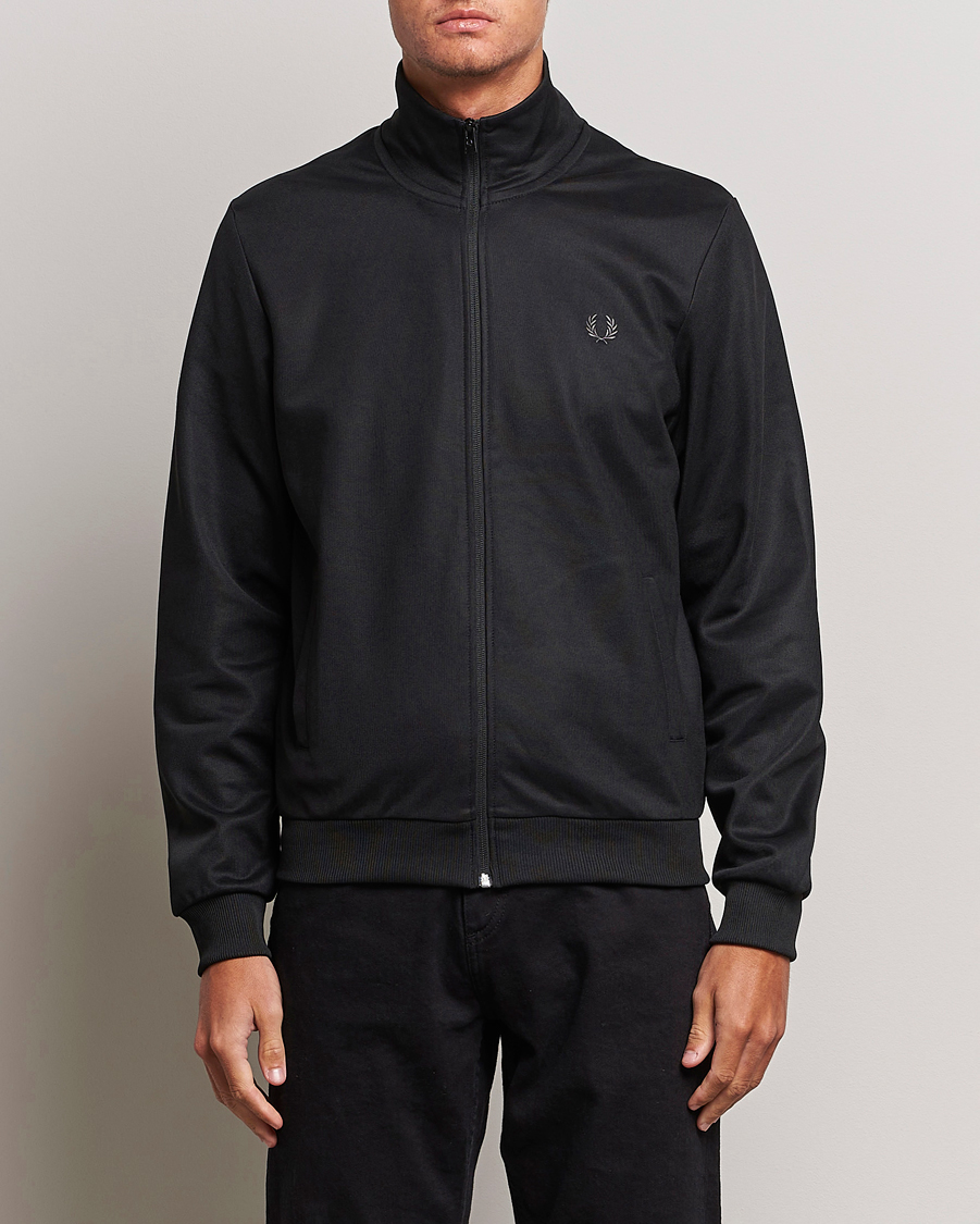 Fred Perry Knitted Zip Through Jacket Dark Oatmeal hos CareOfCarl.no